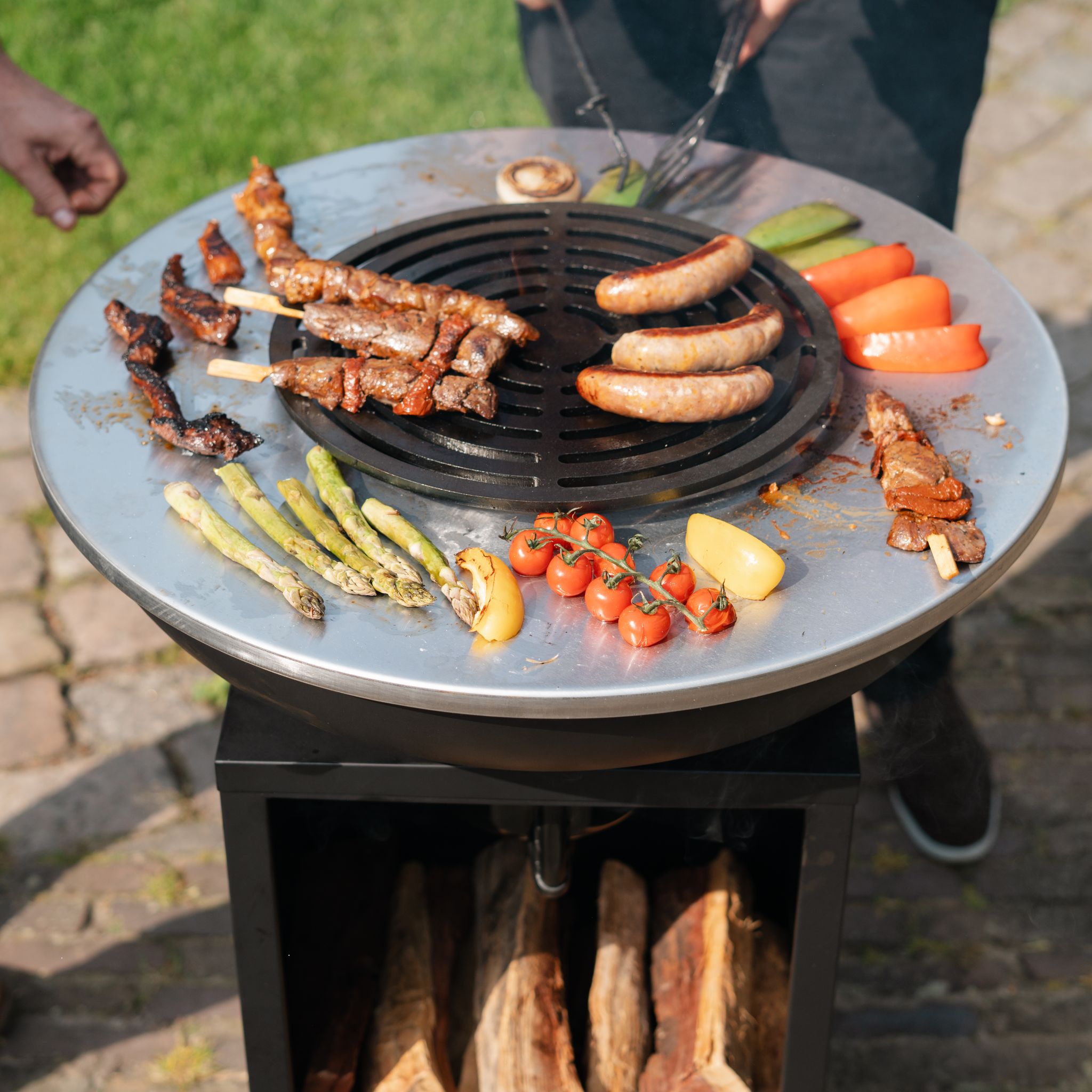 BBQ Plancha Grill Amigo - Met hoes en houtopslag Ø67cm – BBQ-Plancha.nl